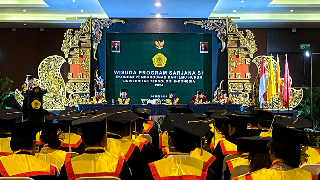 Graduation Ceremony Universitas Teknologi Indonesia - Bali Nusa Dua ...